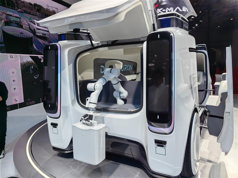 上海车展开幕：百款新车全球首发，电动化走向智能化_热点